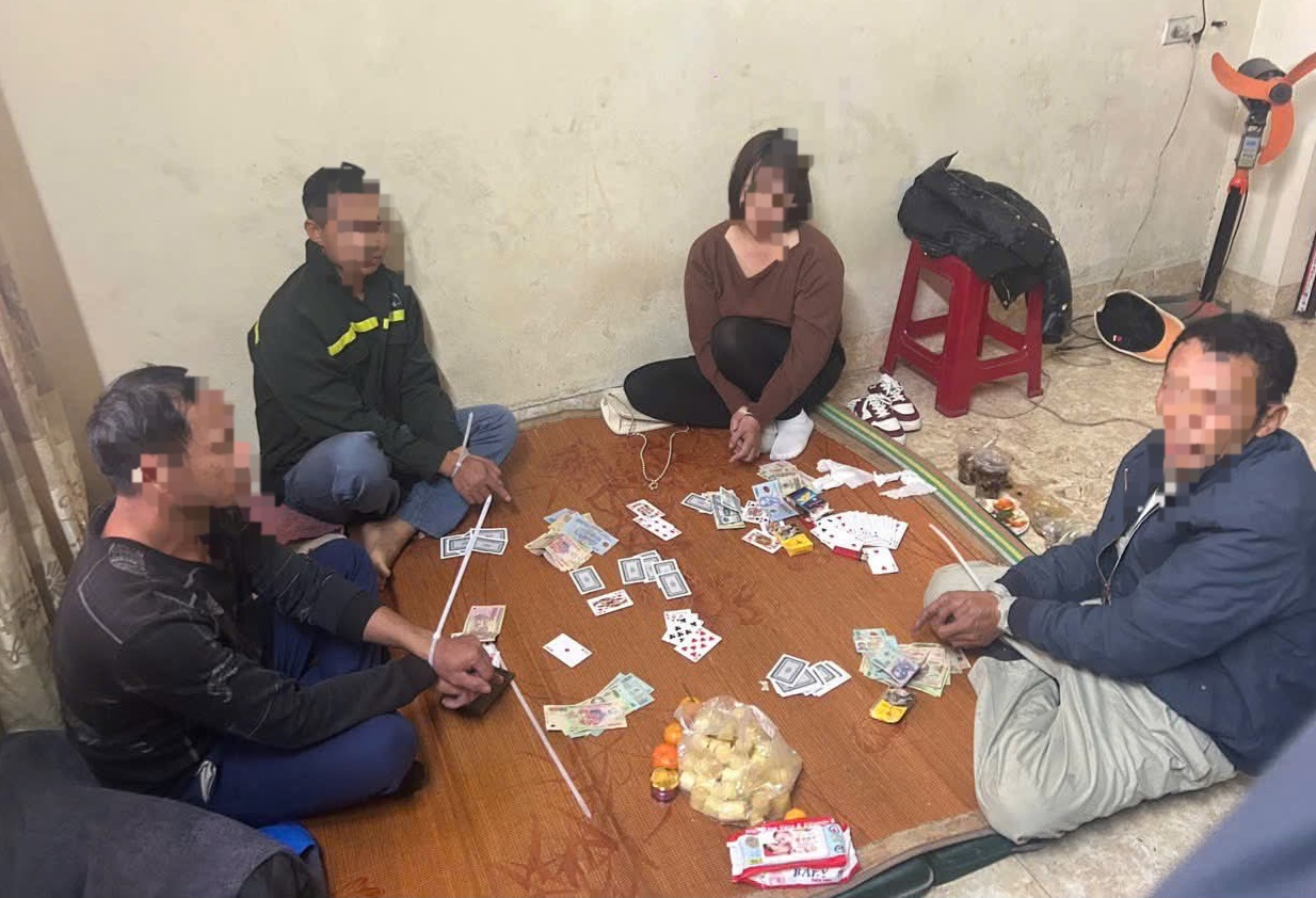 Công an phường Quang Hanh bắt giữ nhóm đối tượng đánh bạc - Tin Nóng